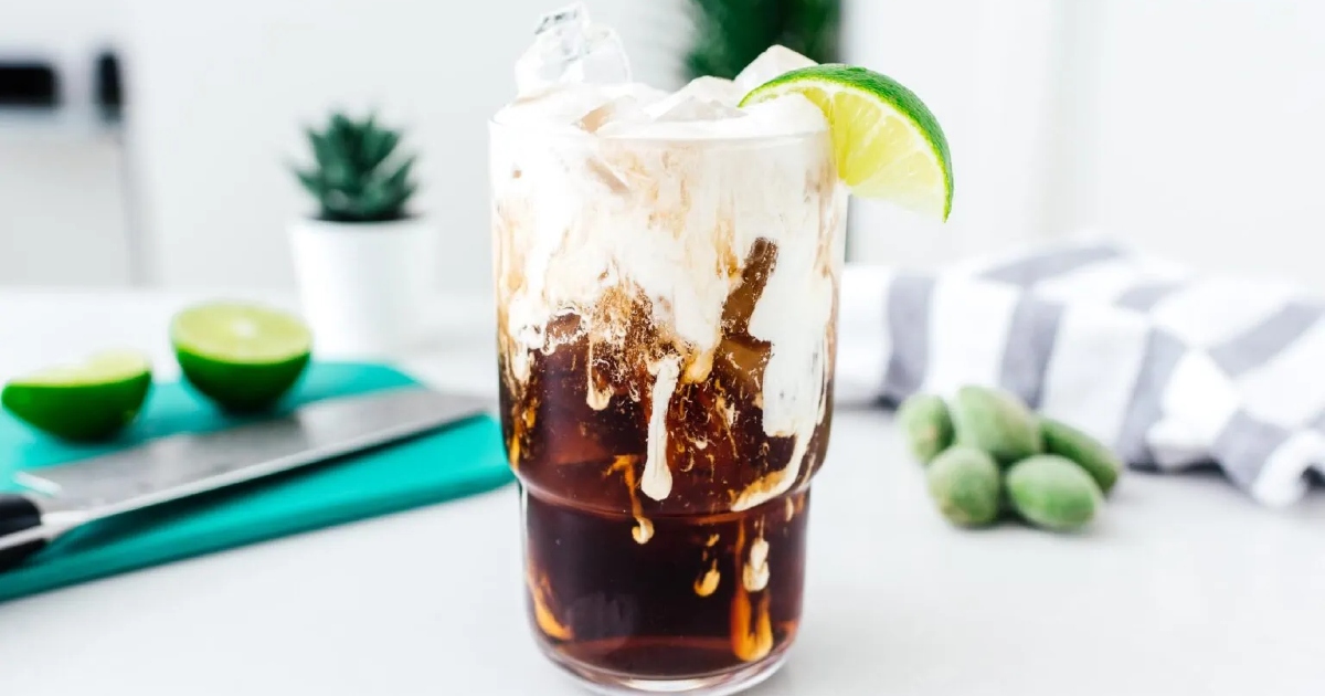 Kako napraviti koktel sa kokosom, limunom i ledom?