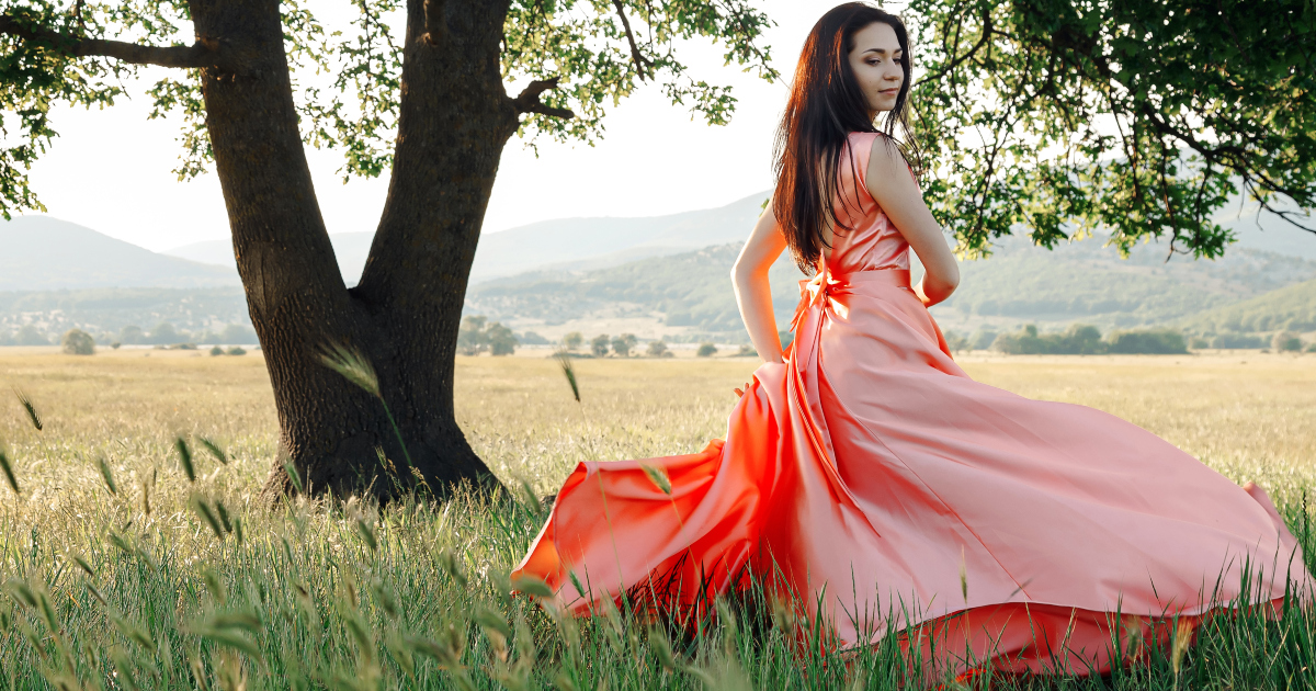 Najbolje haljine za niske žene: savršeni stilovi za elegantan izgled